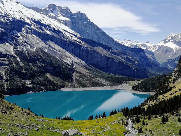 Uitzicht op het meer van Oeschinen wandelroutes en hikes | Komoot