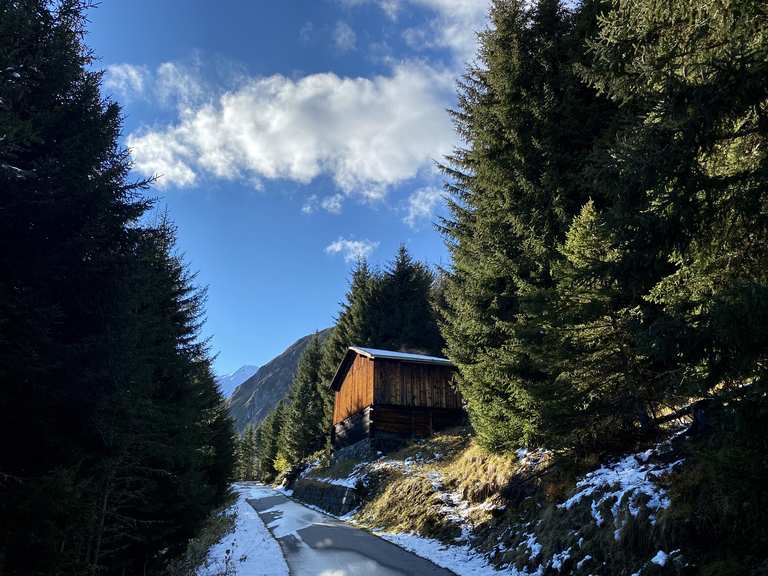 Bahnhof Tschamut-Selva: Wanderungen und Rundwege | komoot