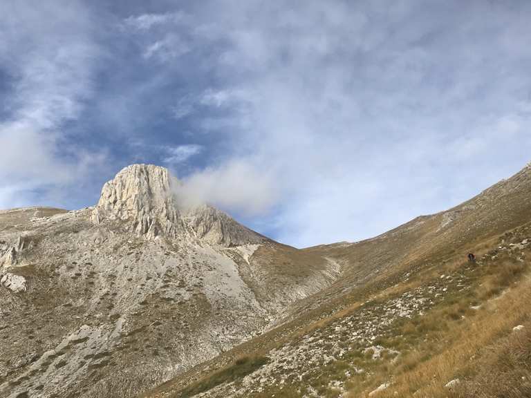 Climb Monte Camicia from rifugio Fonte Vetica – ring tour – Gran Sasso ...
