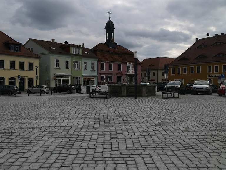 Marktplatz Radeburg mit Rathaus und Brunnen - Itinéraires vélo et carte ...