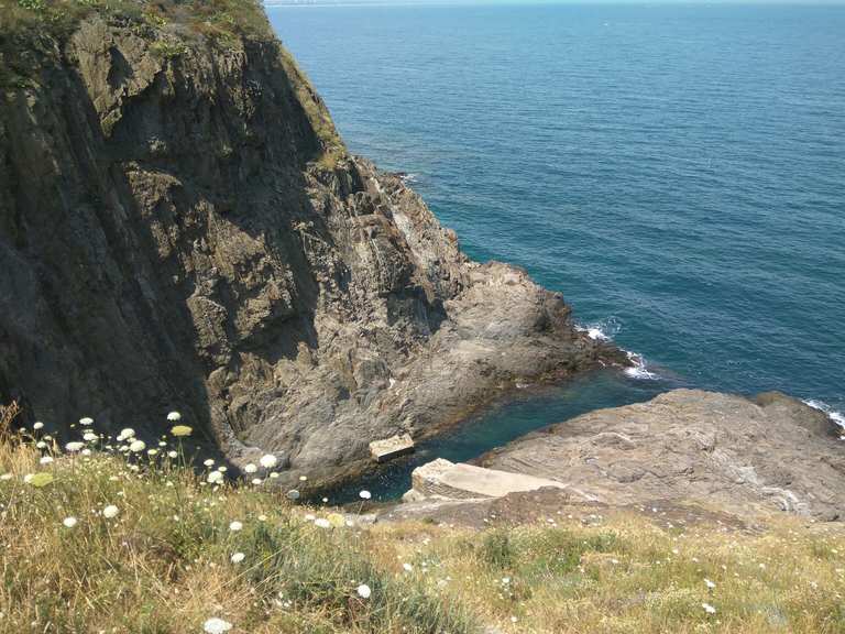 Sentier côtier de la plage de l'Ouille à Collioure - Itinéraires de ...