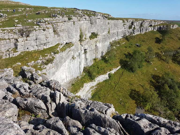 Malham Cove Routes for Walking and Hiking | Komoot