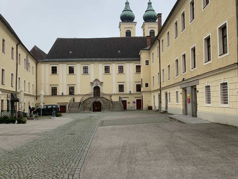 Benediktinerstift Lambach: Wanderungen und Rundwege | komoot