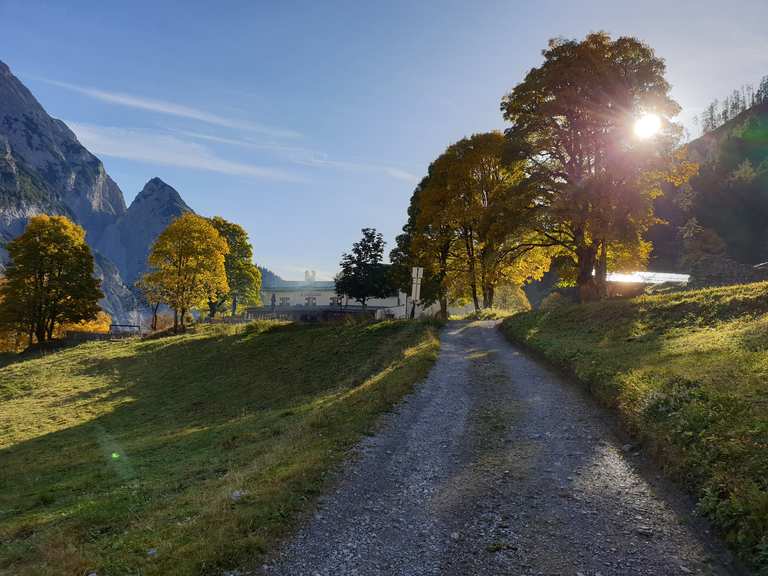 To St. Magdalena Alpine Inn in the Hall Valley | hike | Komoot