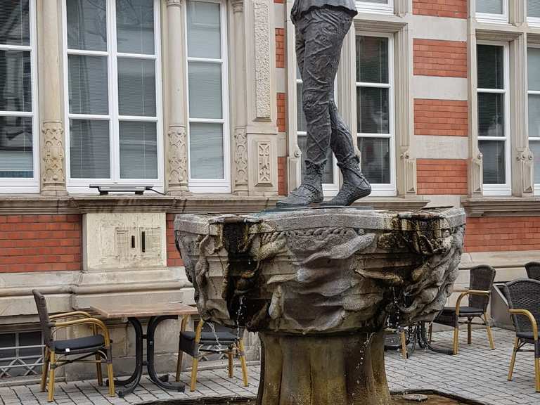 Rattenfänger Statue Hameln Routes for Walking and Hiking | Komoot