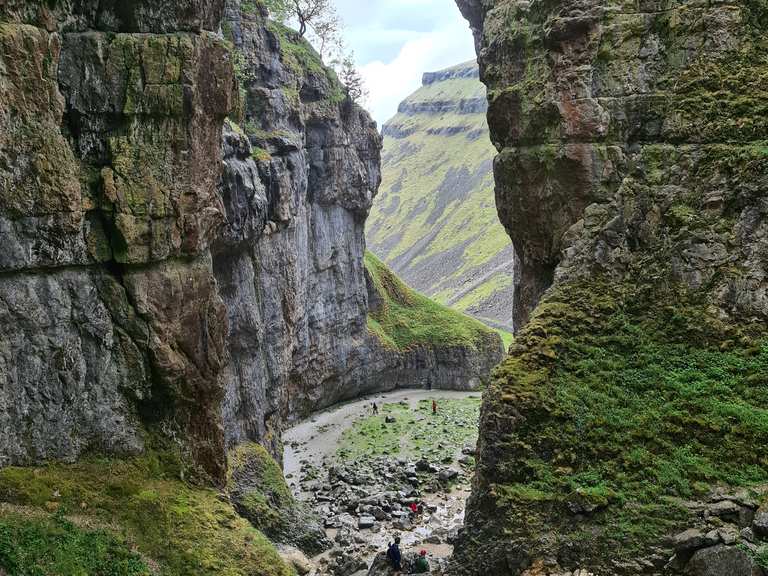 Gordale Scar Routes for Walking and Hiking | Komoot