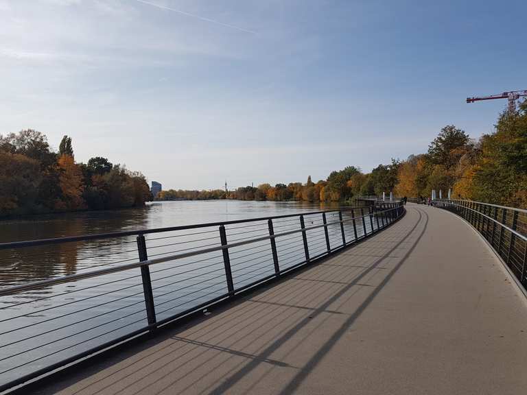 Steg am Ufer: Wanderungen und Rundwege | komoot