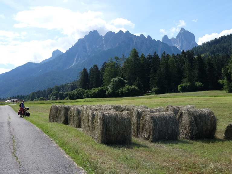 View of the Puster Valley towards the west - Cycle Routes and Map | Komoot