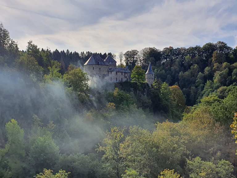 Vue sur le château de Reinhardstein - Itinéraires de rando et marche ...