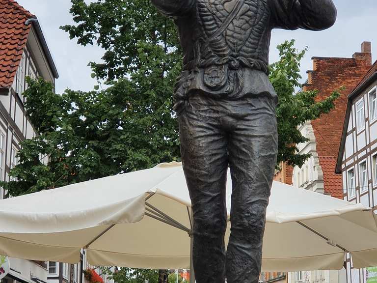 Rattenfänger Statue Hameln Routes for Walking and Hiking | Komoot