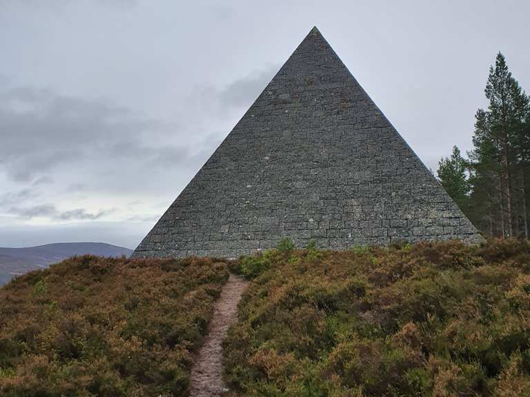 Balmoral Cairns - Prince Albert Pyramid wandelroutes en hikes | Komoot