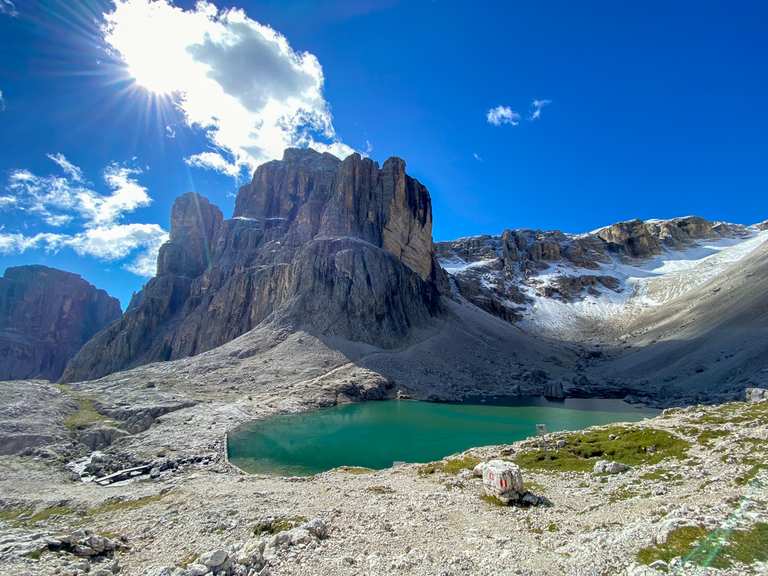 Franco Cavazza Hut at Pisciadù Routes for Walking and Hiking | Komoot