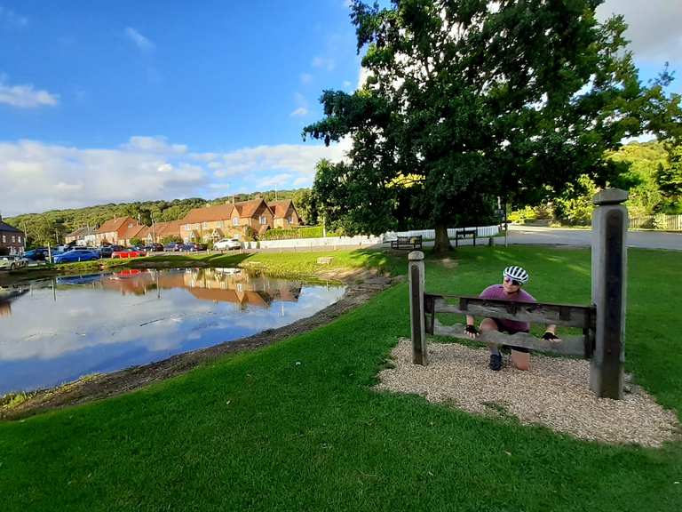 Aldbury Road Cycle Routes and Map | Komoot