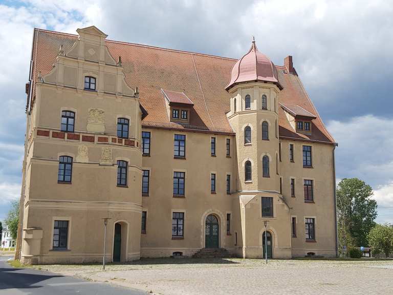 Schloss und Schlossplatz Bützow - Cycle Routes and Map | Komoot