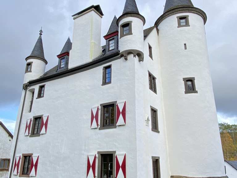 Dreis Castle in Dreis-Brück Routes for Walking and Hiking | Komoot