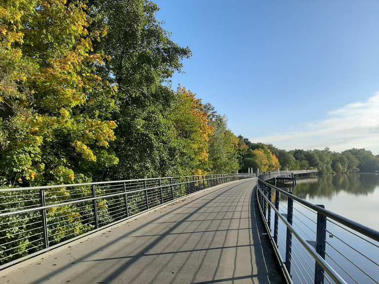 Steg am Ufer: Wanderungen und Rundwege | komoot