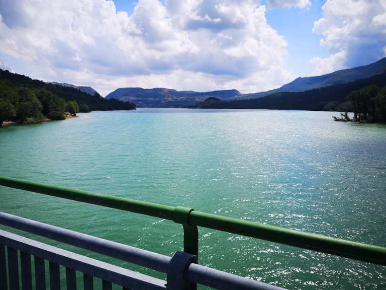 Lago di Barrea - passeio em torno no Parque Nacional de Abruzzo, Lazio ...