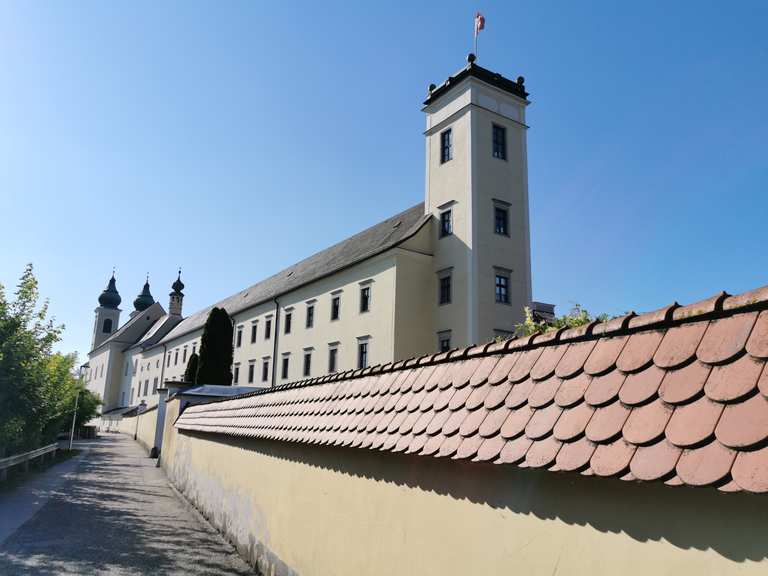 Benediktinerstift Lambach: Wanderungen und Rundwege | komoot