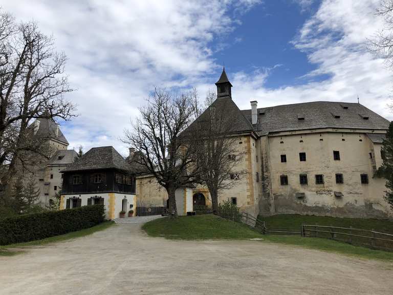 Schloss Moosham – Blick auf Schloss Moosham Runde von St. Michael im ...