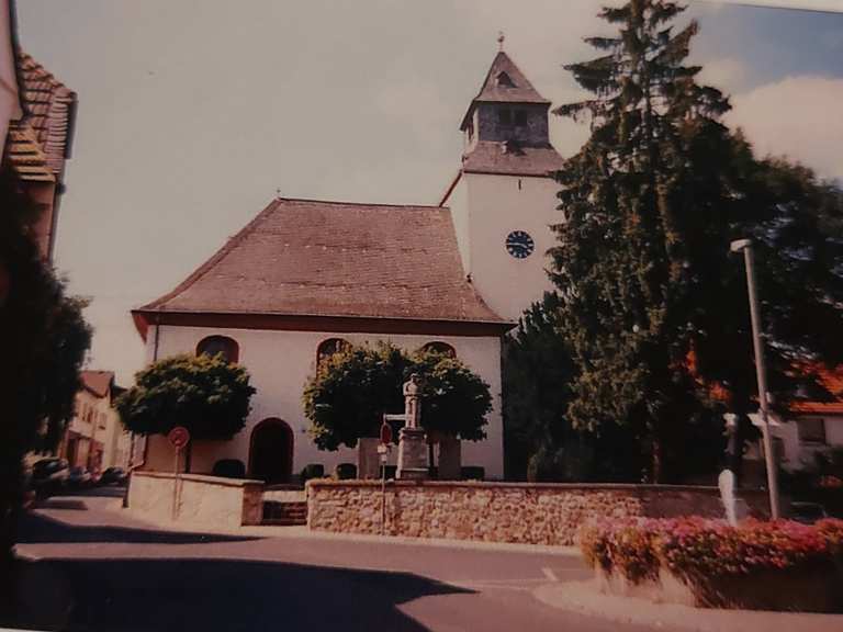 📍Kirche in Breckenheim: Wanderungen und Rundwege | komoot