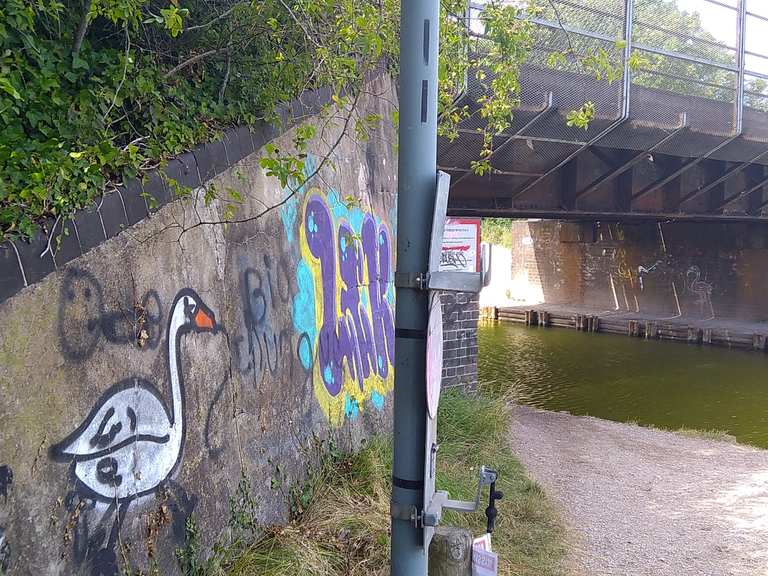 Path along Hilsea Moat - Cycle Routes and Map | Komoot