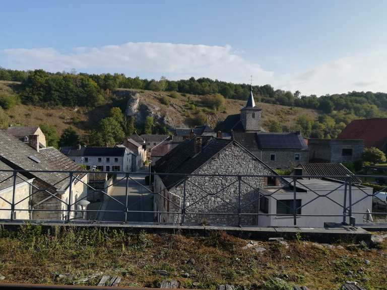 Vue sur Sosoye et le Rocher de Sosoye - Itinéraires vélo et carte | Komoot