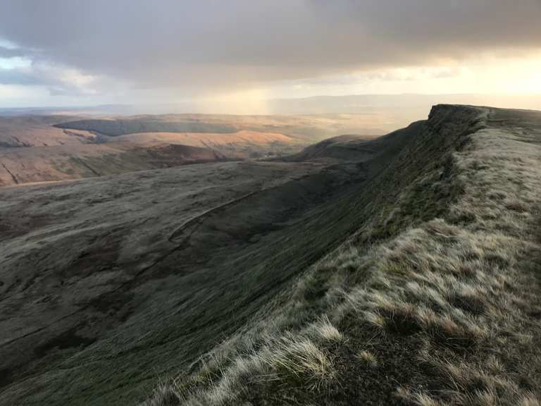 Fan Brycheiniog & Picws Du loop from Tafarn-y-Garreg — Bannau ...