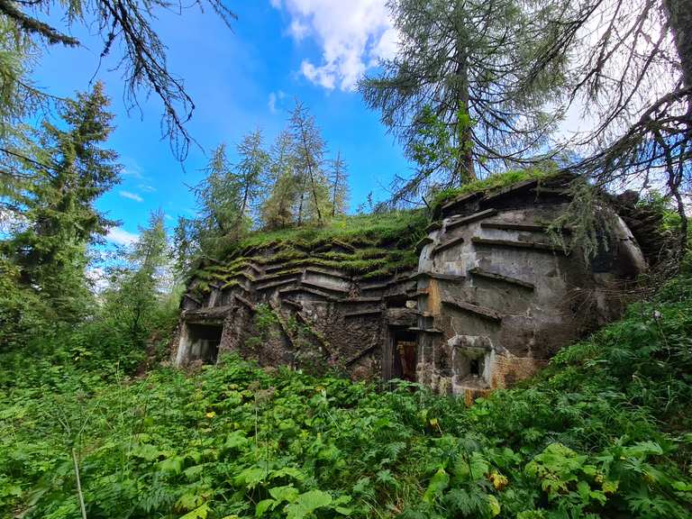 Alpenwall-Bunker am Kreuzbergpass – Wanderungen & Anfahrt | Komoot