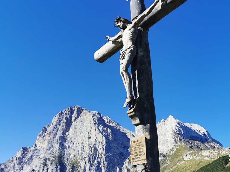 Ascent to Croce di Cima Alta from Forca di Valle – Gran Sasso e Monti ...