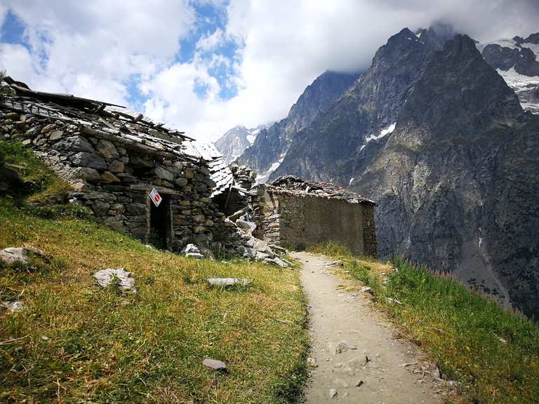 Climb to Rifugio Walter Bonatti – Loop tour | hike | Komoot