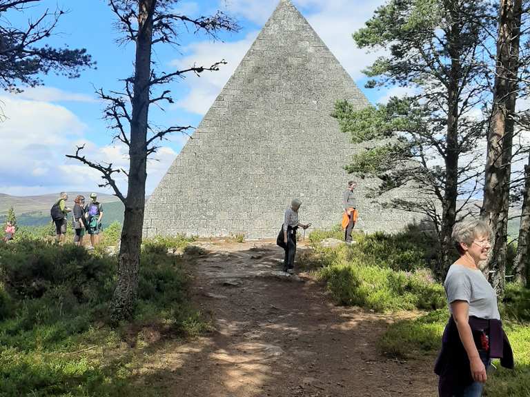 Balmoral Cairns - Prince Albert Pyramid wandelroutes en hikes | Komoot