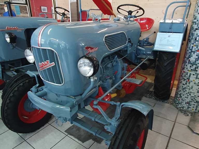 Eicher Traktorenmuseum Forstern: Wanderungen und Rundwege | komoot