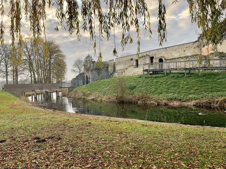Ruïnes van de waterburcht Pietersheim wandelroutes en hikes | Komoot