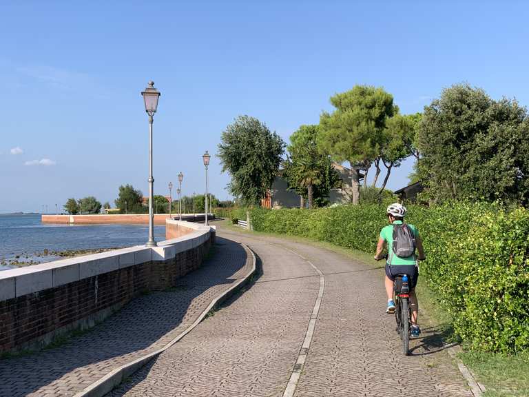 Punta Sabbioni Ferry Terminal and Fort Treporti Cycle Routes and Map ...