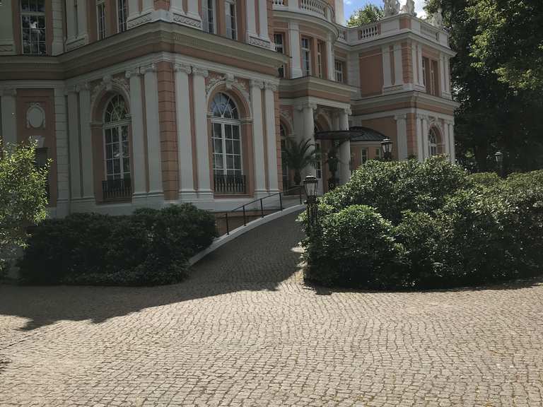 Hertzog-Villa: Wanderungen und Rundwege | komoot