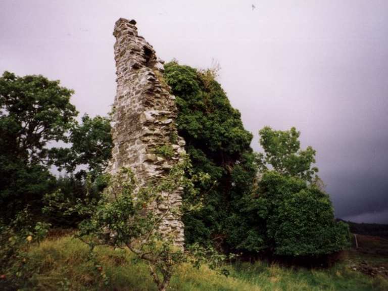 Asgog Castle Ruins at Asgog Loch Routes for Walking and Hiking | Komoot