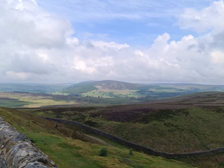 Skipton Castle - Malham Cove loop | road ride | Komoot