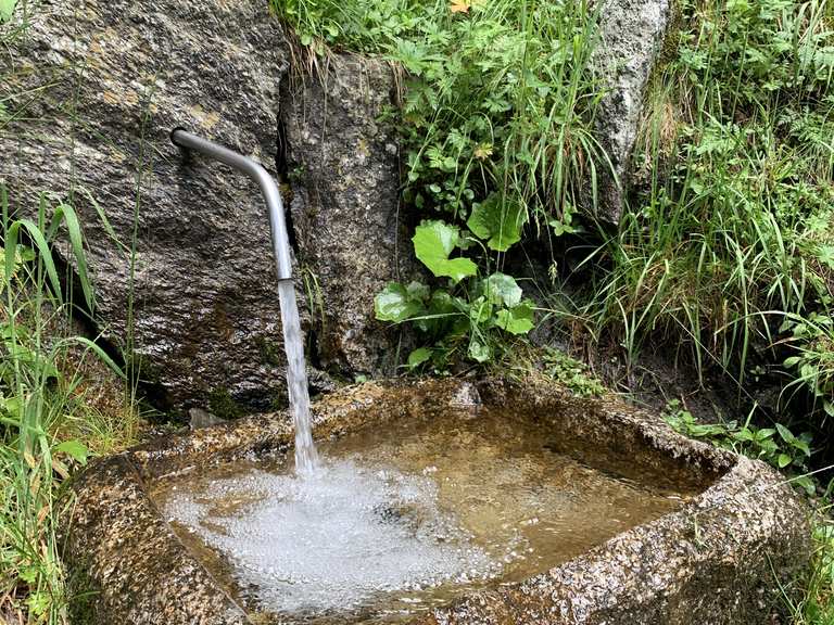 Quellwasser Brunnen: Wanderungen und Rundwege | komoot
