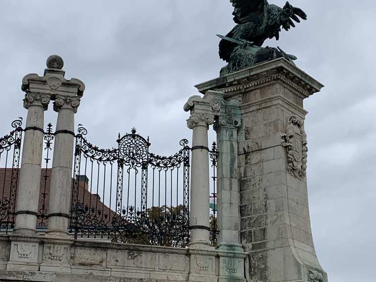 Statue Prinz Eugens am Königspalast / Budapest - Routes for Walking and ...