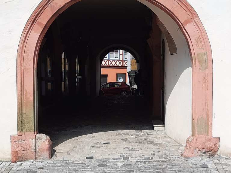Historisches Rathaus Dettelbach: Wanderungen und Rundwege | komoot