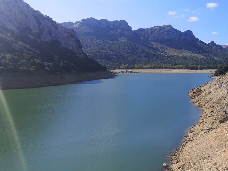 Vistas al embalse de Cúber - Itinéraires vélo et carte | Komoot