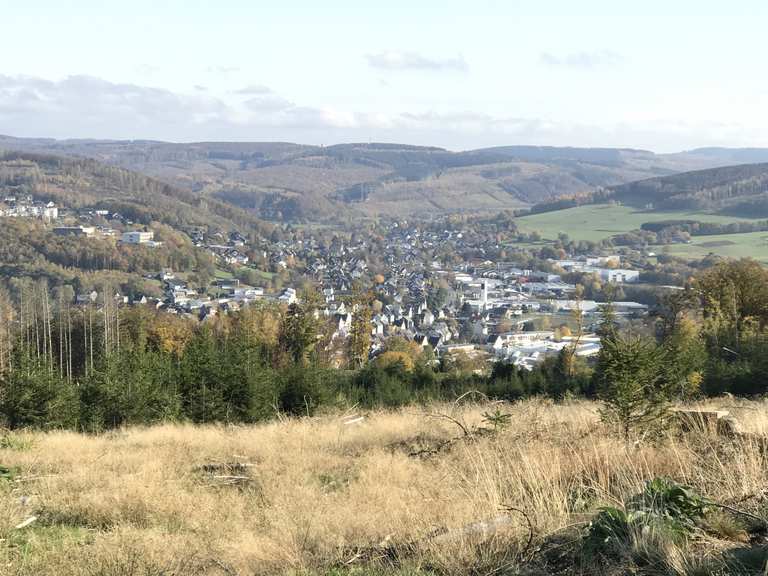 Blick auf Zeppenfeld: Wanderungen und Rundwege | komoot