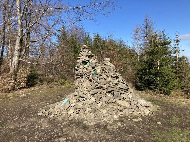 Der steinerne Turm am Ostenberg: Wanderungen und Rundwege | komoot