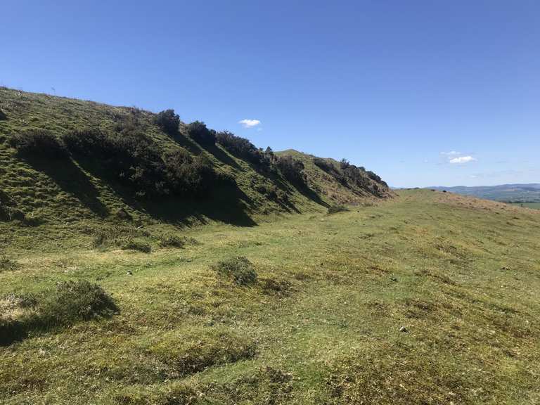 Clee Burf & Abdon Burf (Brown Clee Hill) lus vanaf Cockshutford ...