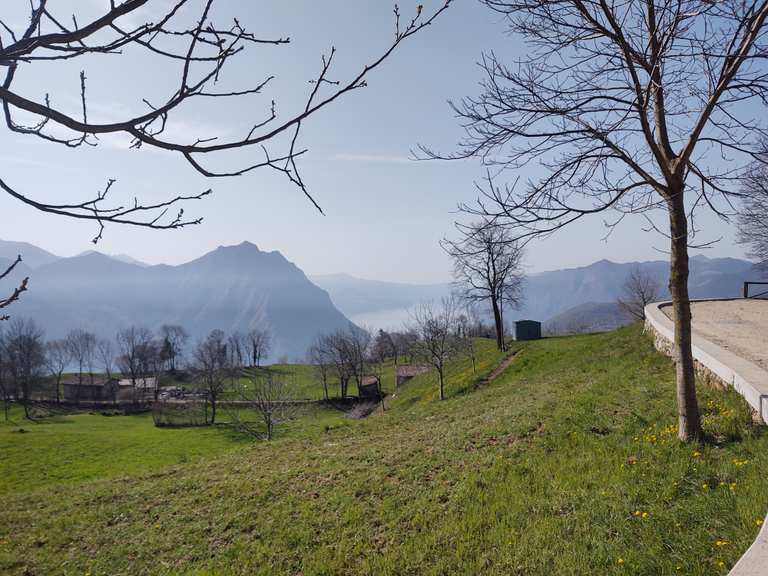 Bergamo - Monte Bronzone - Lago d'Iseo trail (CAI 552) | wandeling | Komoot