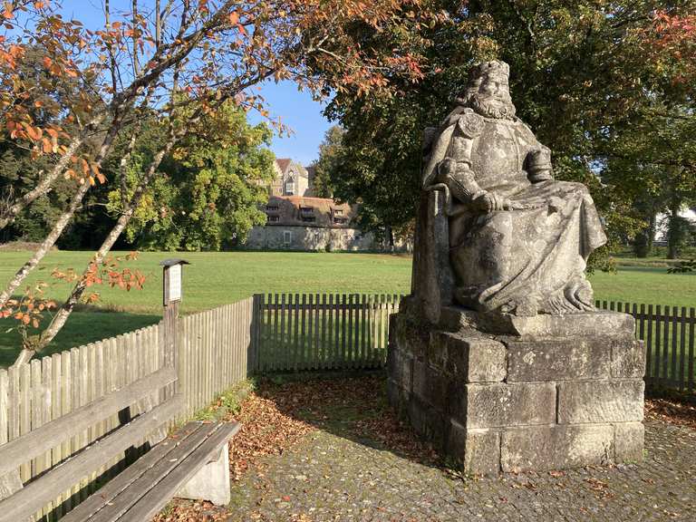 Gambrinus-Statue (Bayerischer Bierkönig) Routes for Walking and Hiking ...