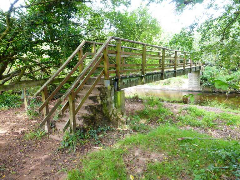 River Coly crossing: Wanderungen und Rundwege | komoot