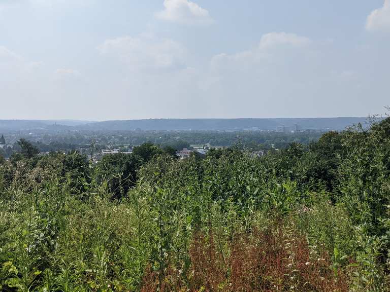 Viewpoint over Oberkassel – Skywalk Rabenlay loop from Ramersdorf ...