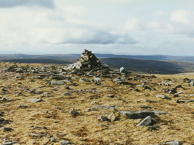 Monadhliath Munros, a loop of Càrn Dearg, Càrn Sgulain and A'Chailleach ...