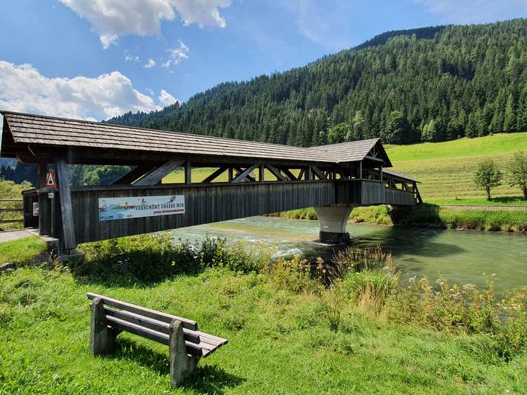 Fluss "Mur" mit "Murtalbahn" – Brücke über die Mur Runde von Tamsweg St ...